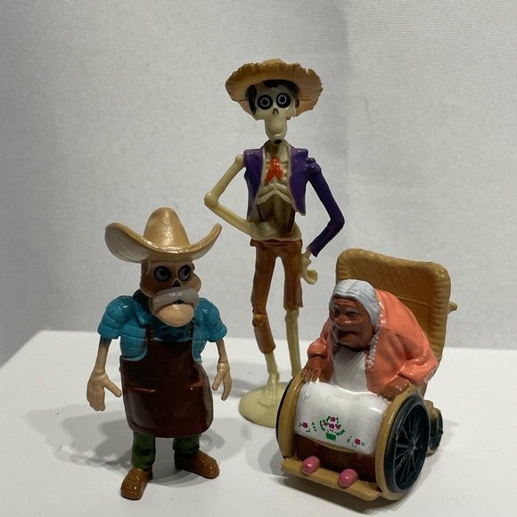 Disney | Toys | Disney Pixar Coco Skullectables Pvc Minifigures Hector ...